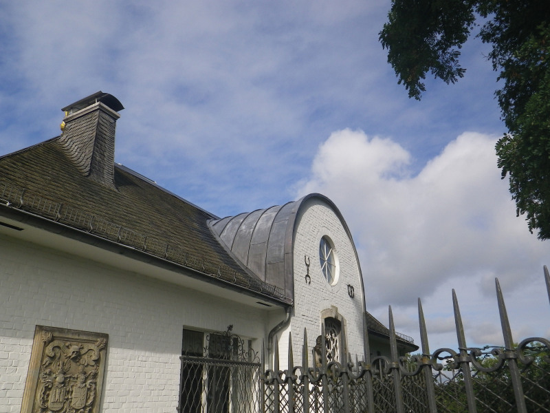 Runde Formen in Walzblei gekleidet - dach+holzbau