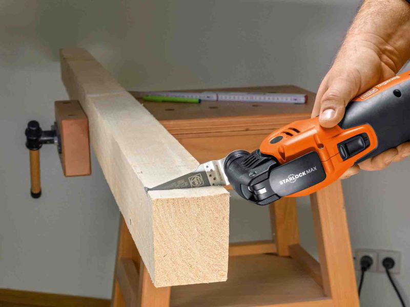 Fein „SuperCut FSC 500 QSL“-Oszillierer im Profi-Set - dach+holzbau