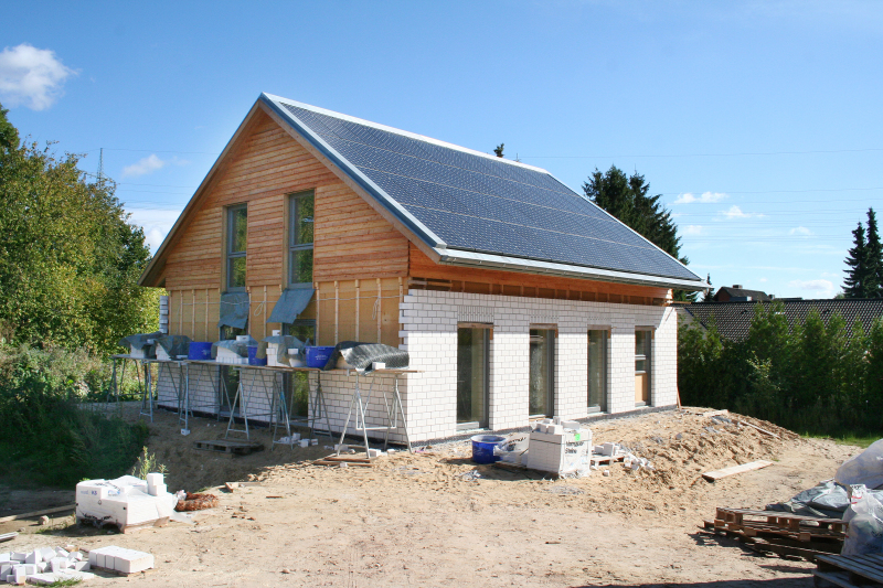 Das „Kraftwerk“ auf dem Dach: Holzrahmenbau mit Photovoltaikanlage ...