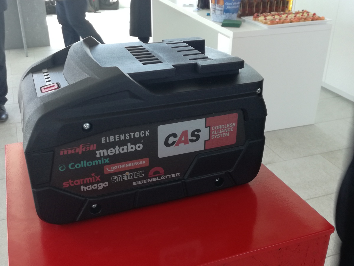 Eine Akkutechnologie für 110 Maschinen - dach+holzbau