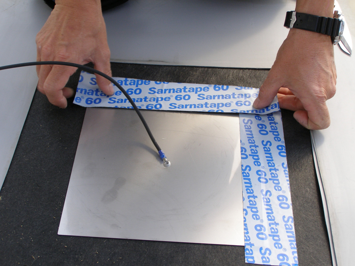 „Sika SolarMount-1“ und „Sika Roof Control RCS aktiv“ - dach+holzbau