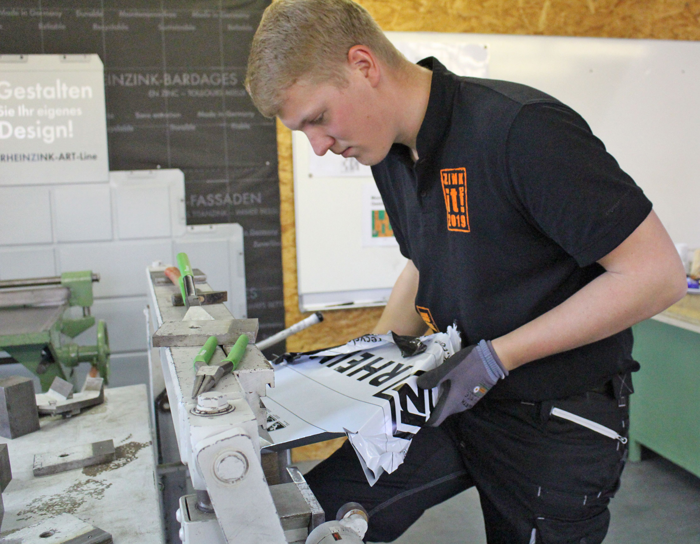 Schneiden, Kanten, Falzen - dach+holzbau