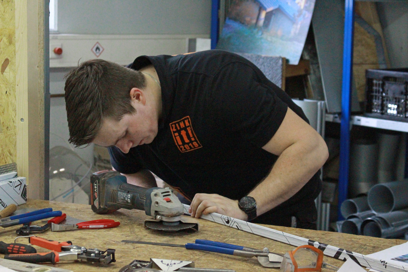 Schneiden, Kanten, Falzen - dach+holzbau