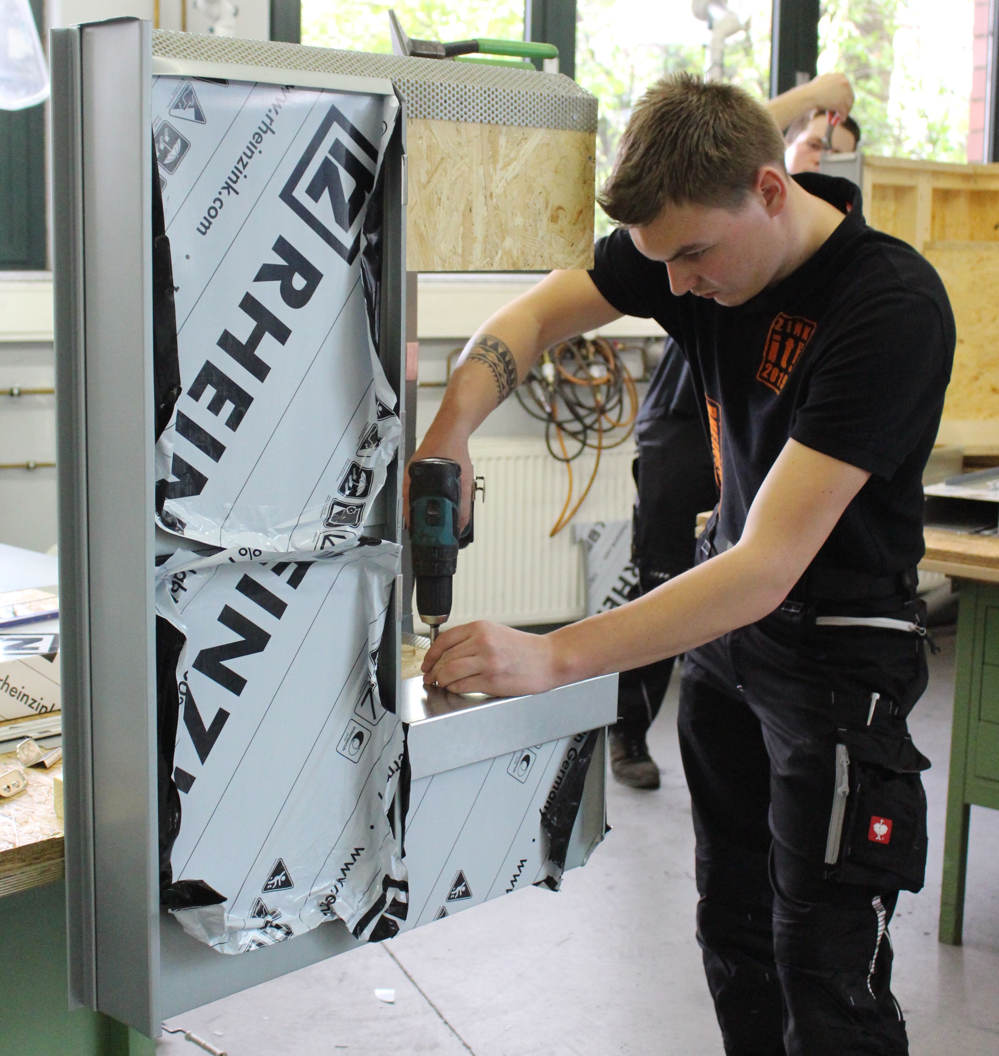 Schneiden, Kanten, Falzen - dach+holzbau