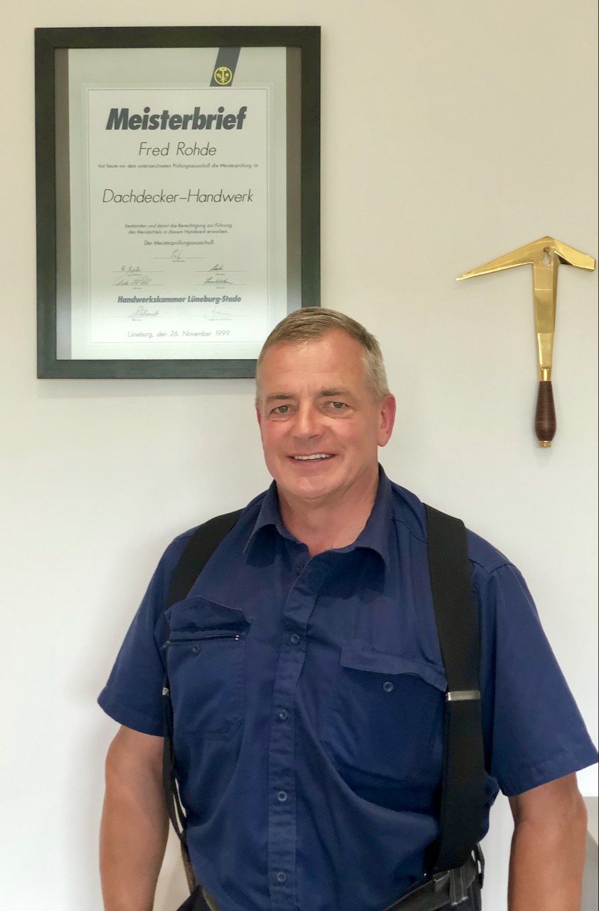 Ovale Fassade mit Rauten verkleidet - dach+holzbau