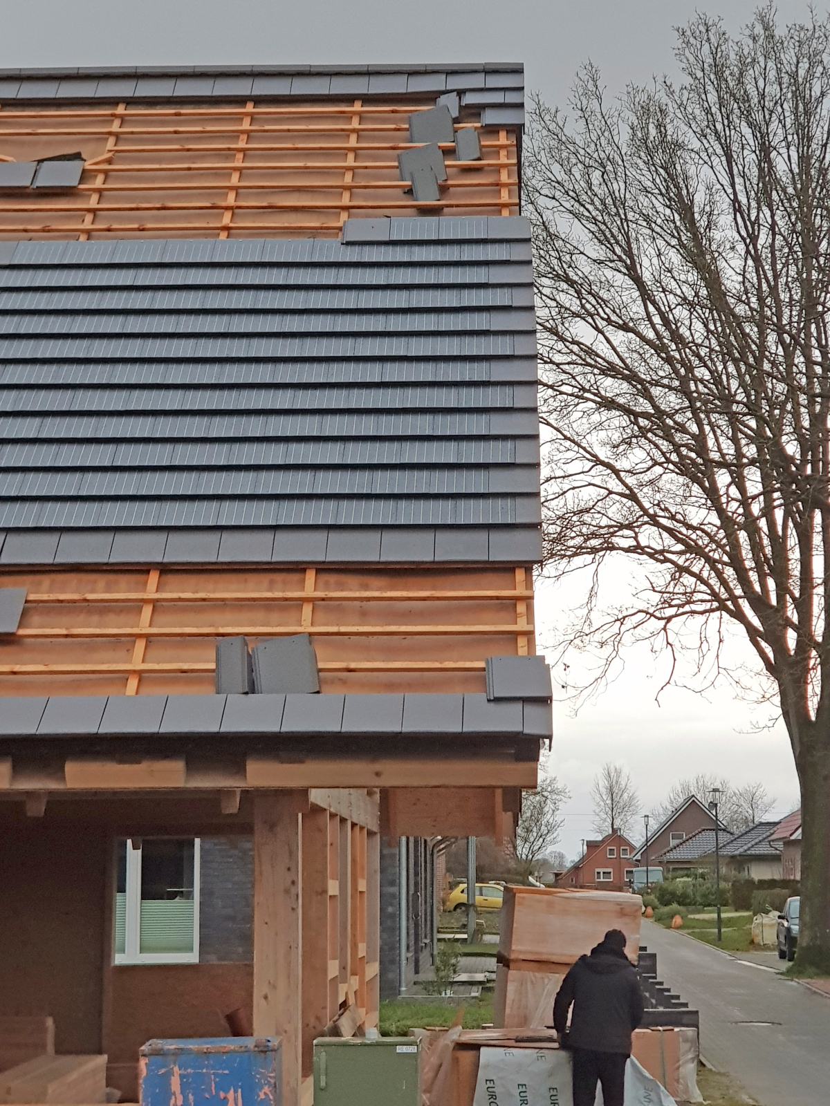 Solarziegel als Dacheindeckung - dach+holzbau