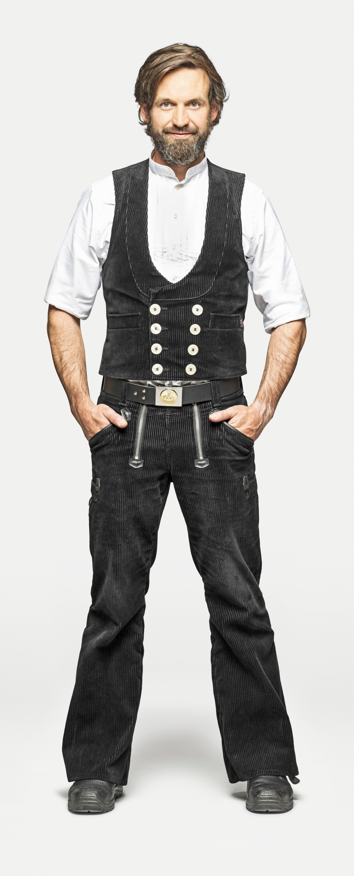 Traditionelle Kluft und moderne Workwear - dach+holzbau