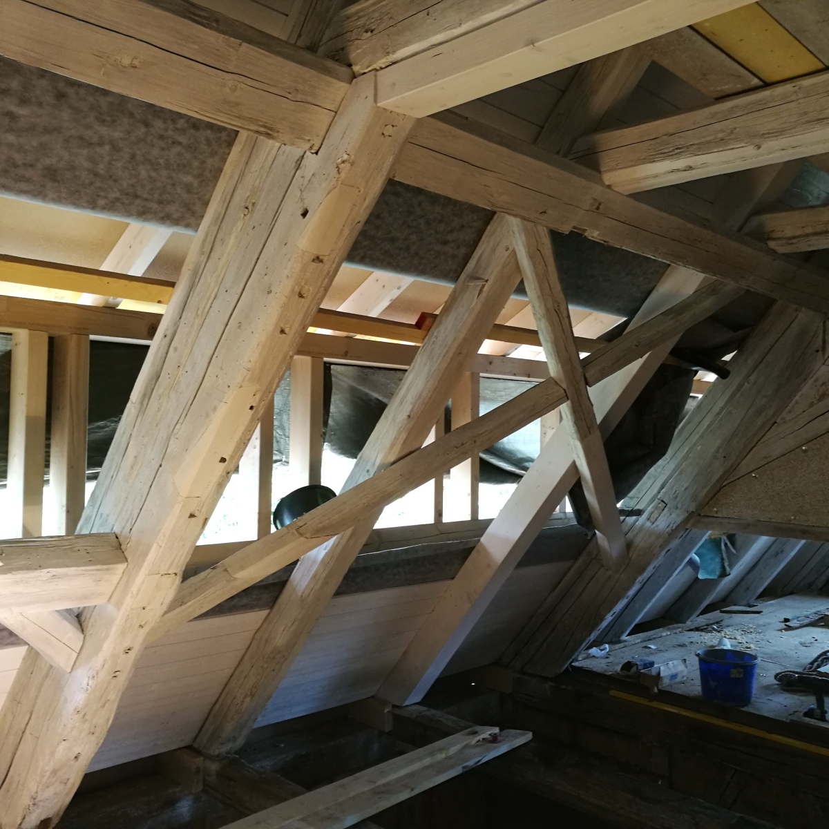 Mit natürlichen Baustoffen saniert - dach+holzbau