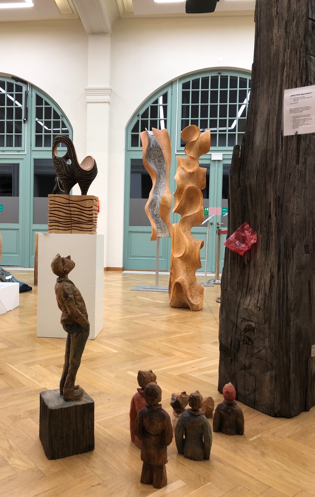 Kunst mit der Kettensäge - dach+holzbau