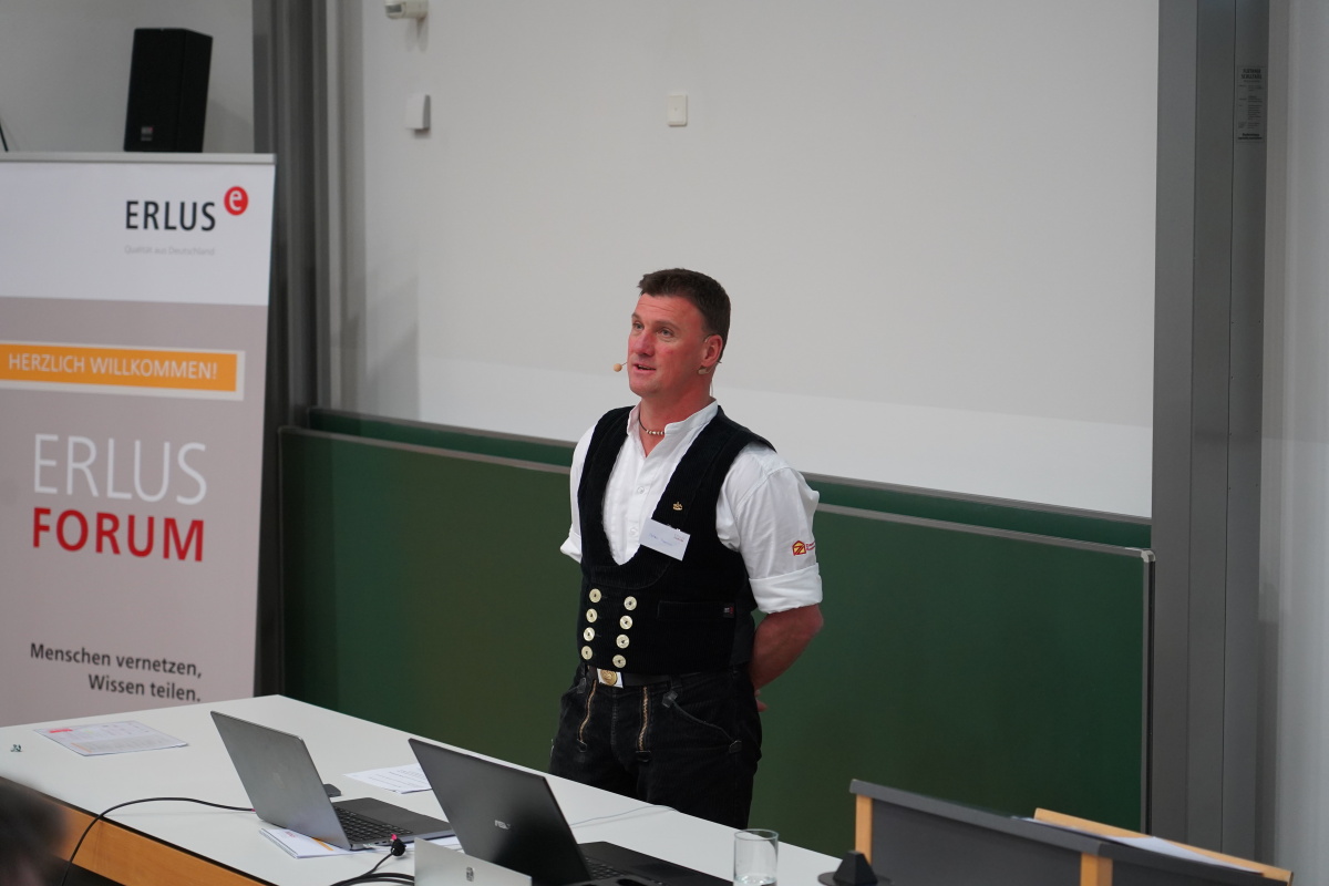 Holzbau und Handwerk im Fokus beim Erlus-Forum 2023 - dach+holzbau