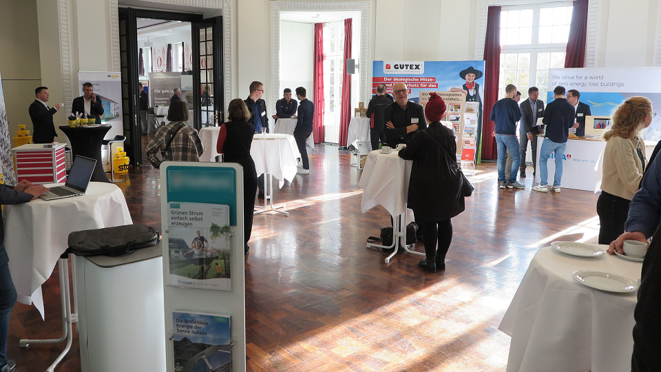 Klimaneutrales Bauen und Modernisieren - dach+holzbau