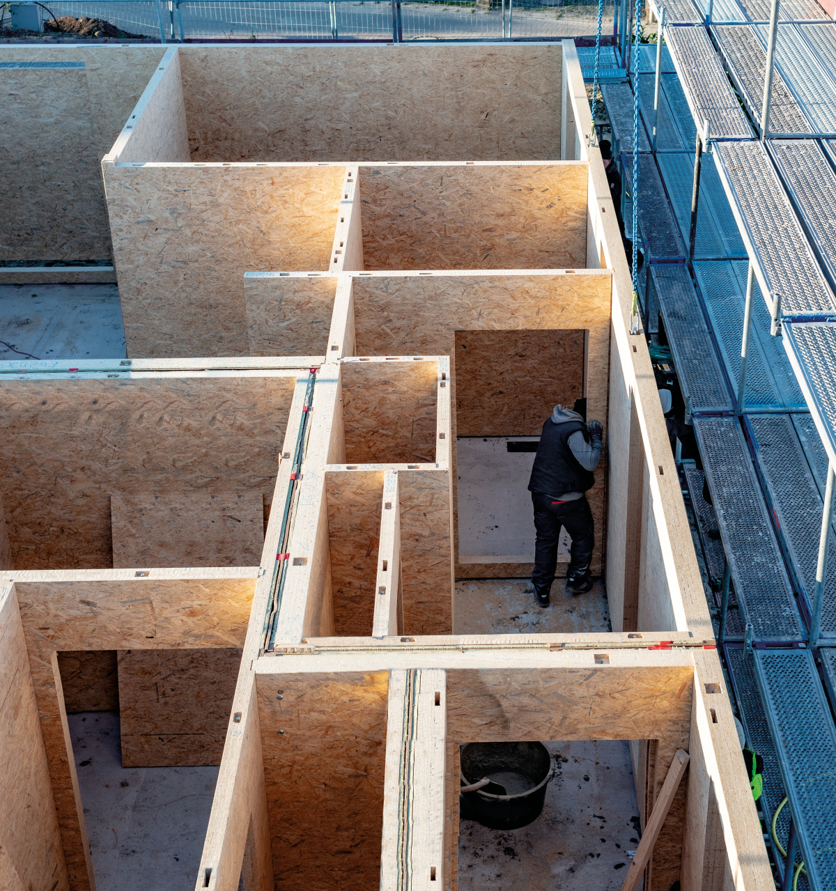 Neue Wohnungstrennwand in Holzbauweise mit integriertem Schallschutz - dach+holzbau