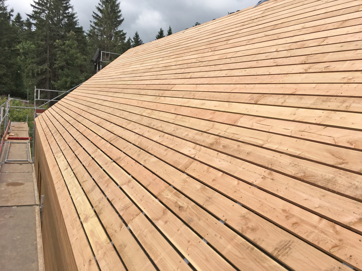 Steildächer mit Sichtholzschalung für Ferienhäuser in der Rhön - dach ...