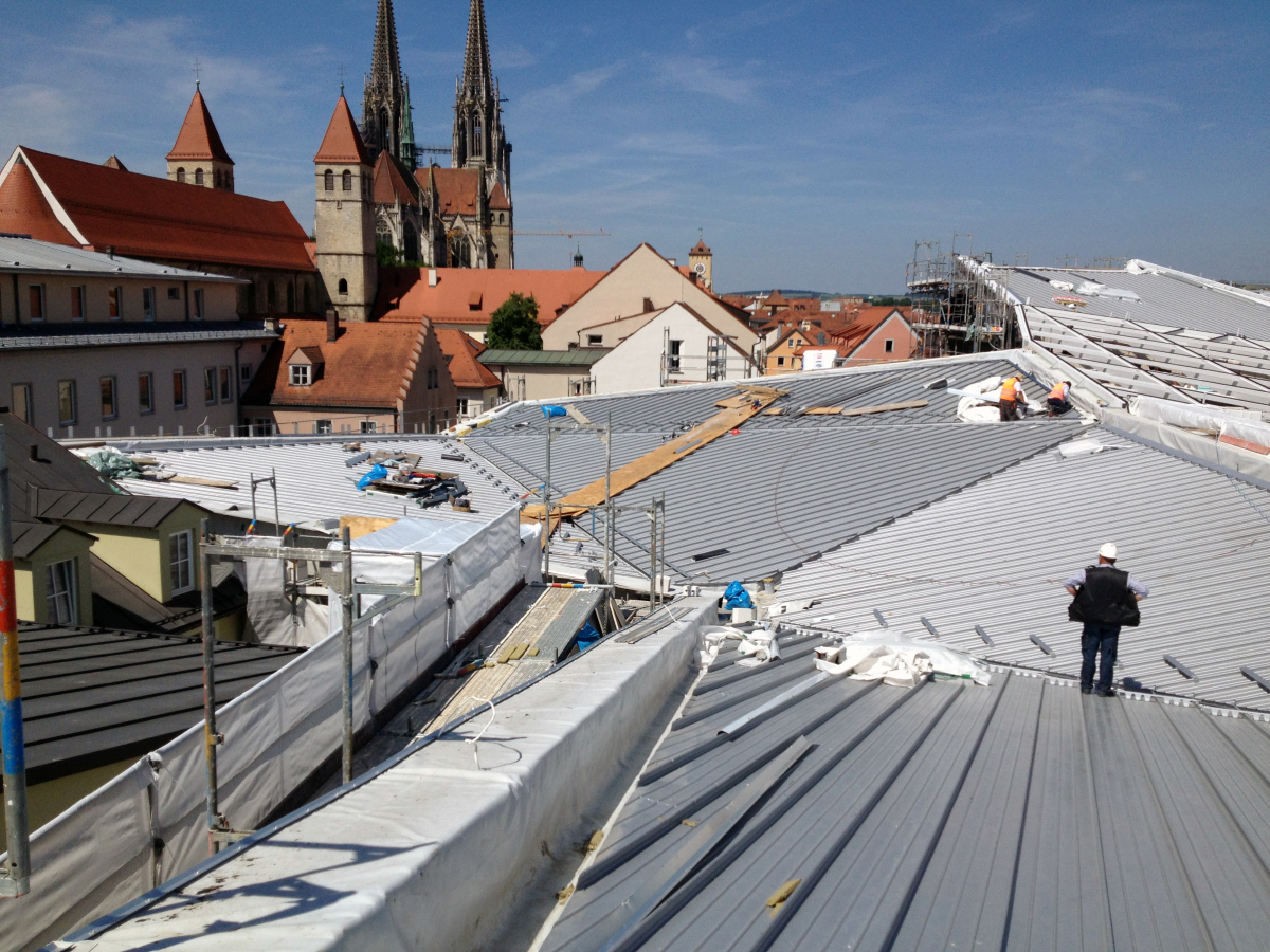 Modernes Dach fürs Geschichtsmuseum - dach+holzbau