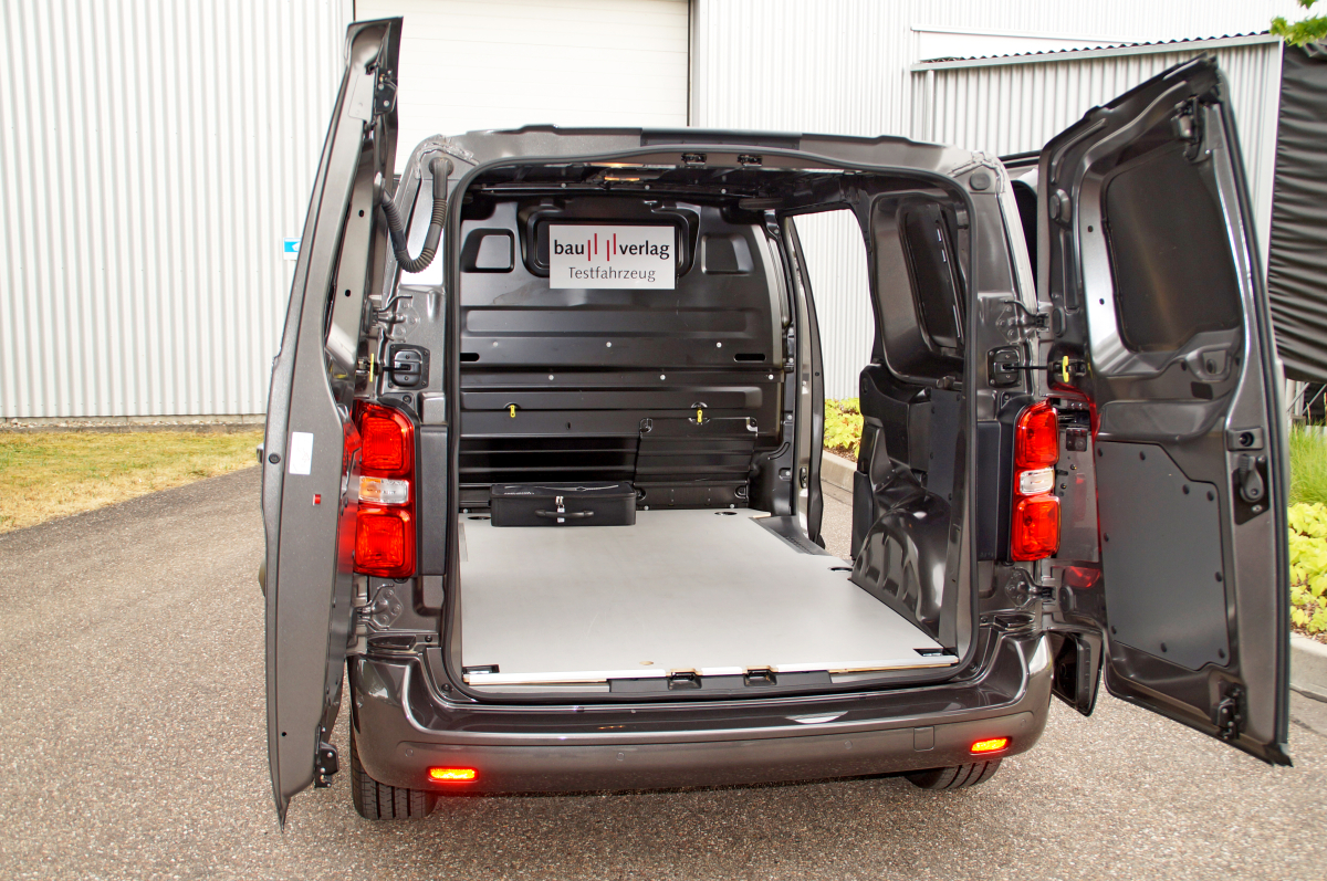 Elegantes Opel Vivaro Laderaum Ebenbild