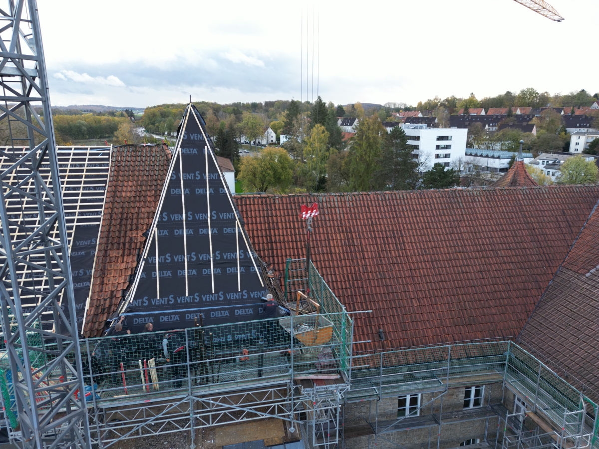 Dachsanierung des Leopoldinums in Detmold - dach+holzbau