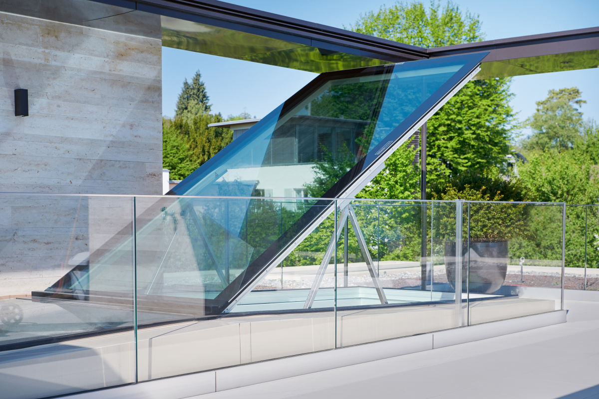 Dachausstiege und maßgefertigte Dachfenster - dach+holzbau