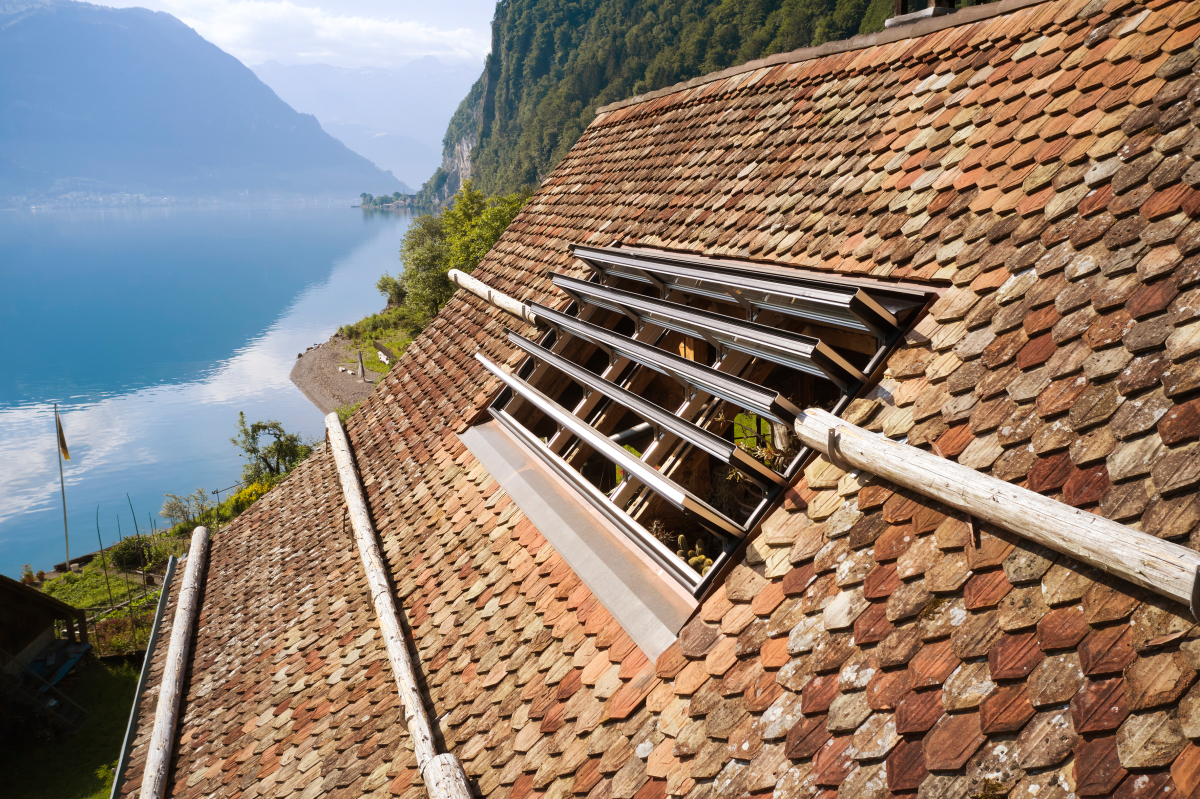 Dachausstiege und maßgefertigte Dachfenster - dach+holzbau