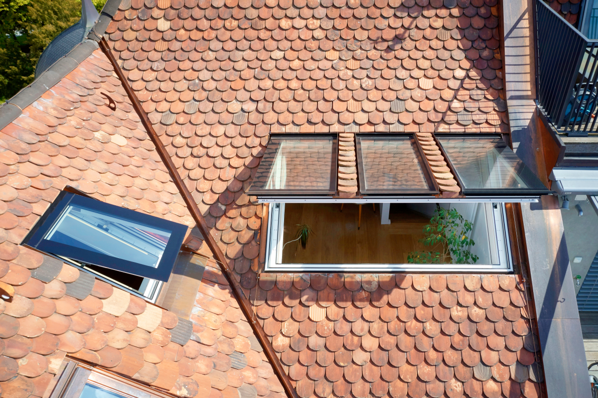 Dachausstiege und maßgefertigte Dachfenster - dach+holzbau