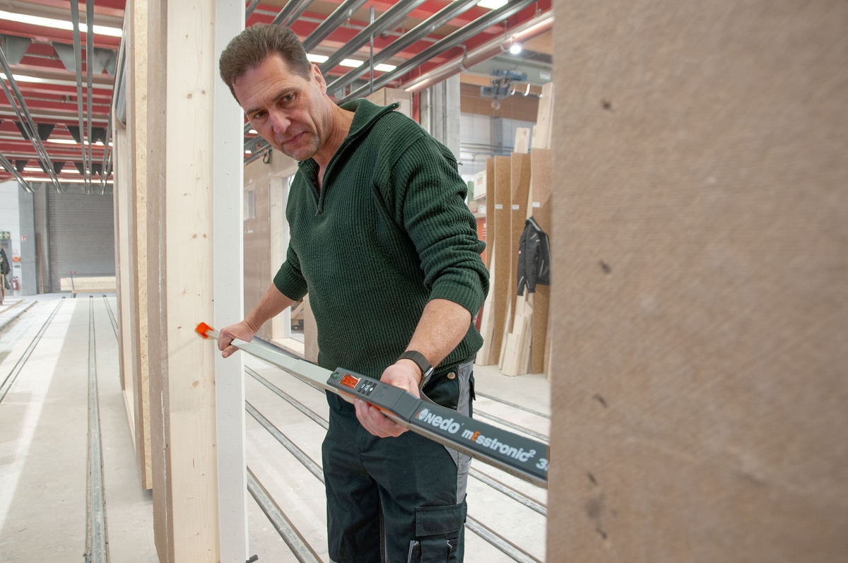 Vom Messstab direkt ins Formular - dach+holzbau