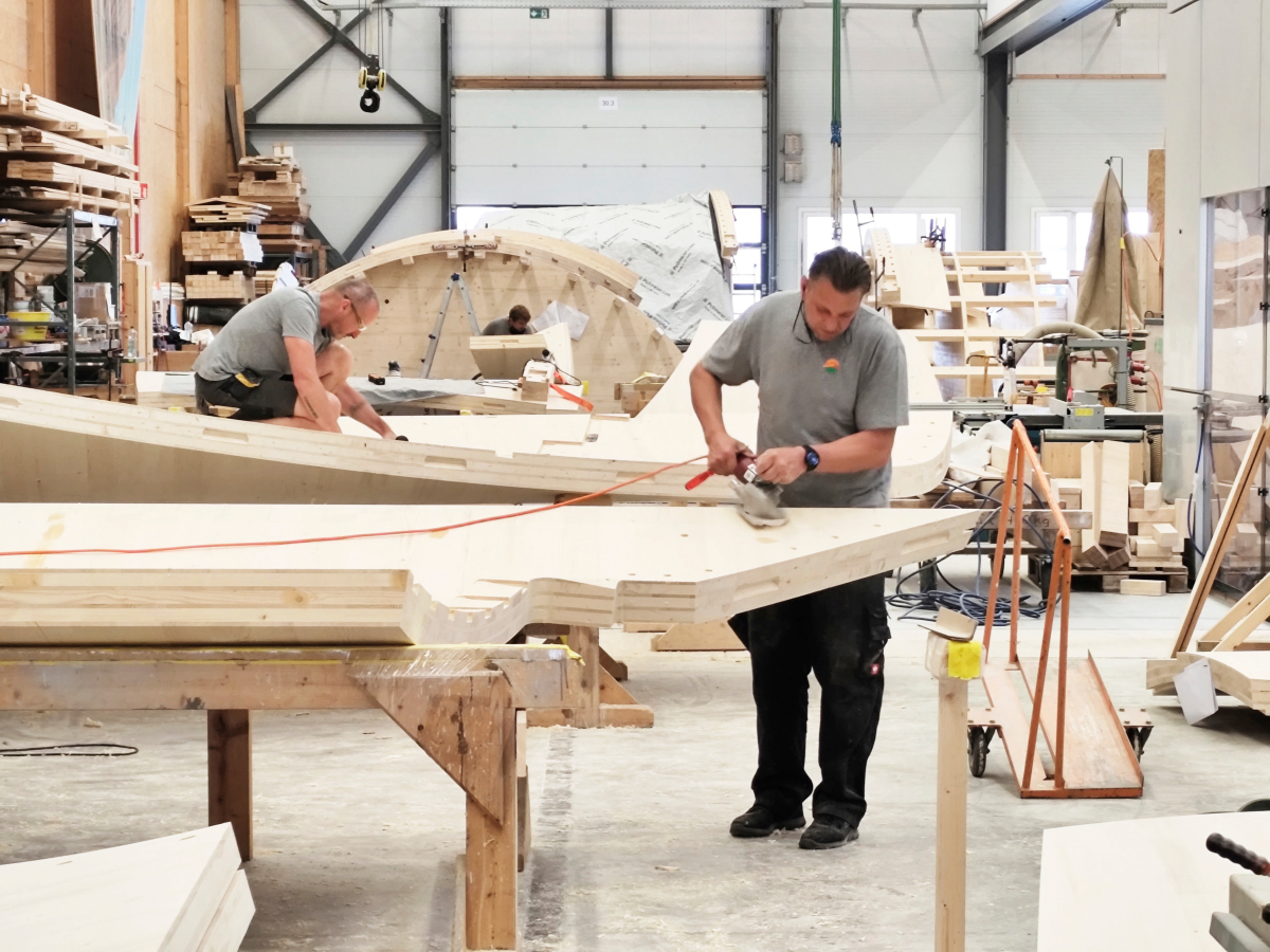 In Form gebracht mit „CLT curved“ - dach+holzbau